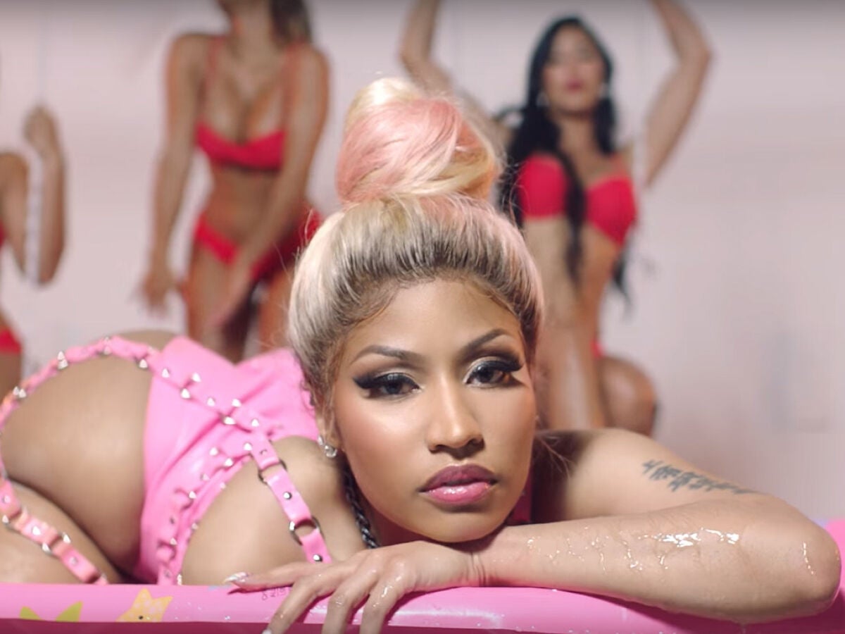 Nicki Minaj Haciendo Twerking En La Piscina Nicki Minaj Twerks In A