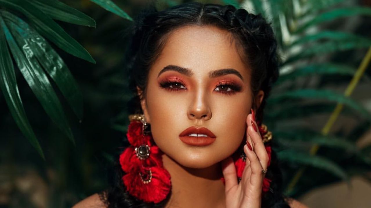 Becky G responde con un divertido vídeo a las críticas sobre por qué no ...