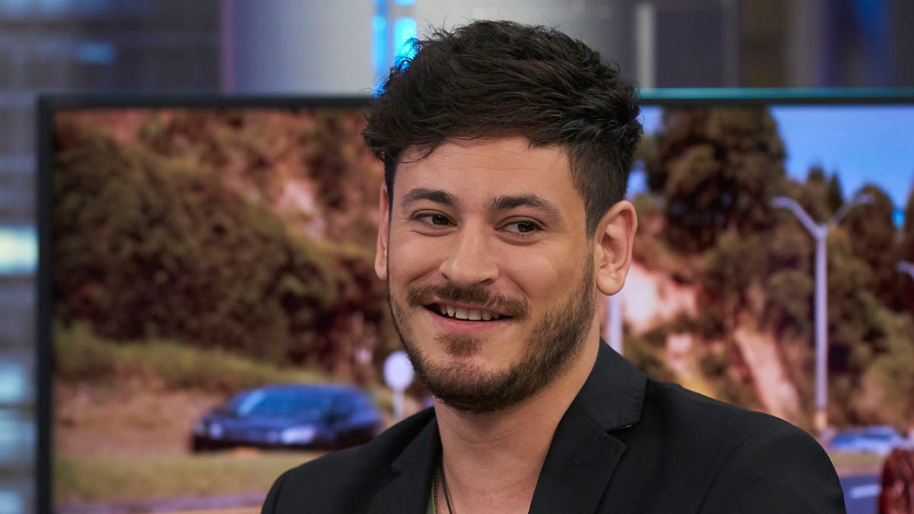 Cepeda sorprende a sus fans cantando en una calle de Madrid | Europa FM