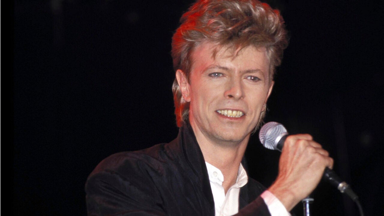 Warner compra todas las canciones de David Bowie por 250 millones de ...