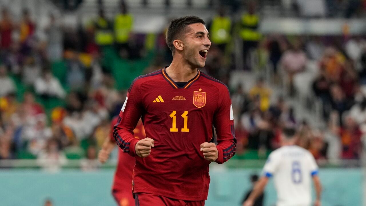 El romántico gesto de Ferrán Torres con Sira Martínez tras marcar un ...