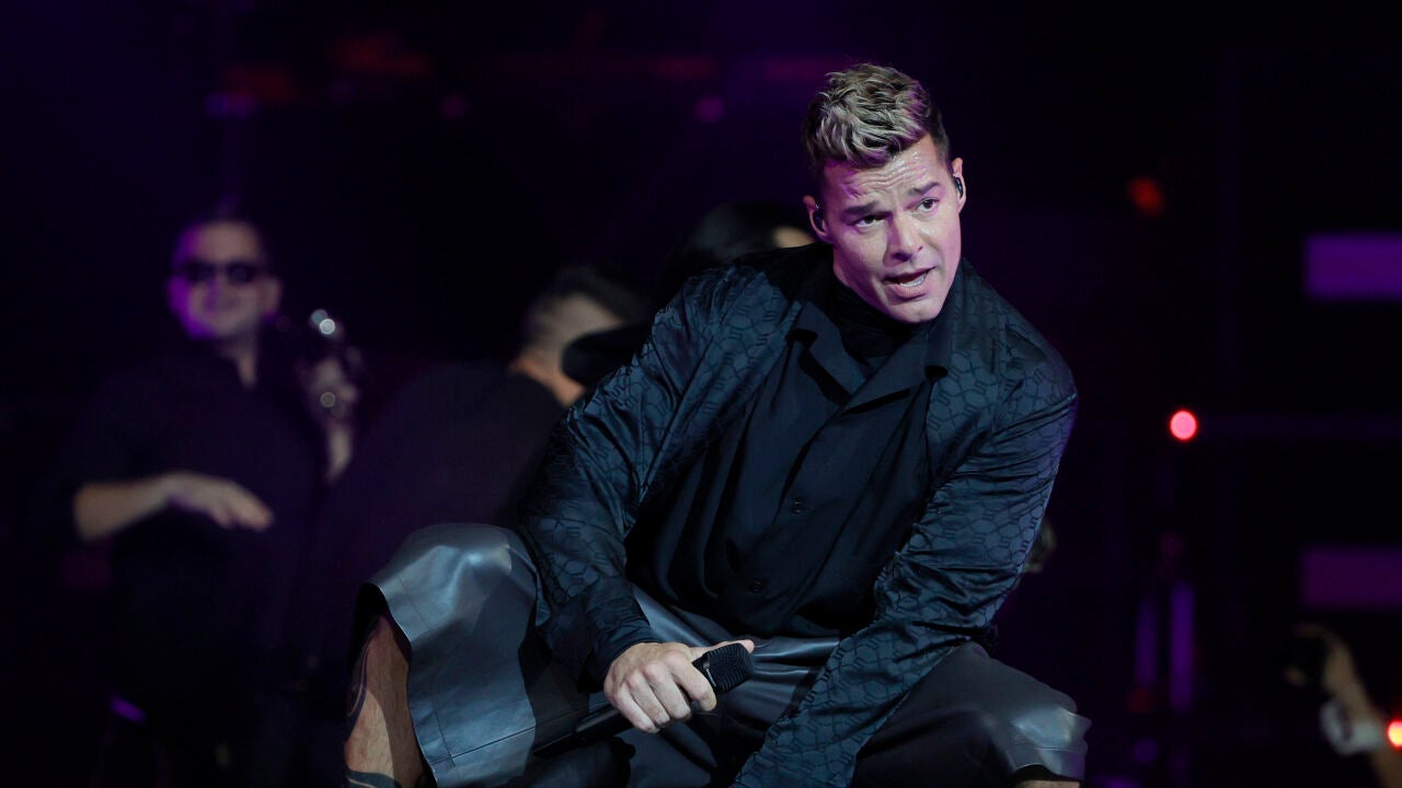 Los gemelos de Ricky Martin sorprenden al cantante durante un concierto ...