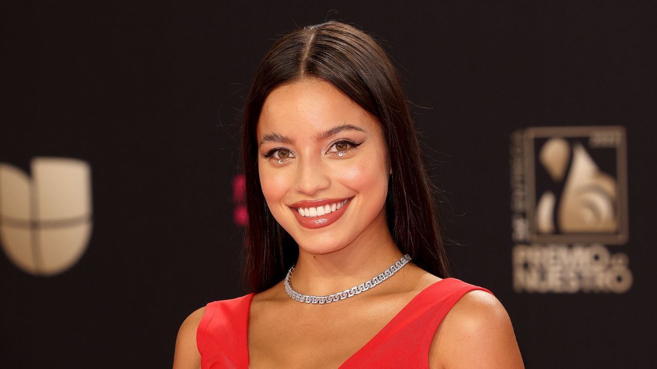 ¿De dónde son los brillitos de los ojos que Emilia ha puesto de moda ...