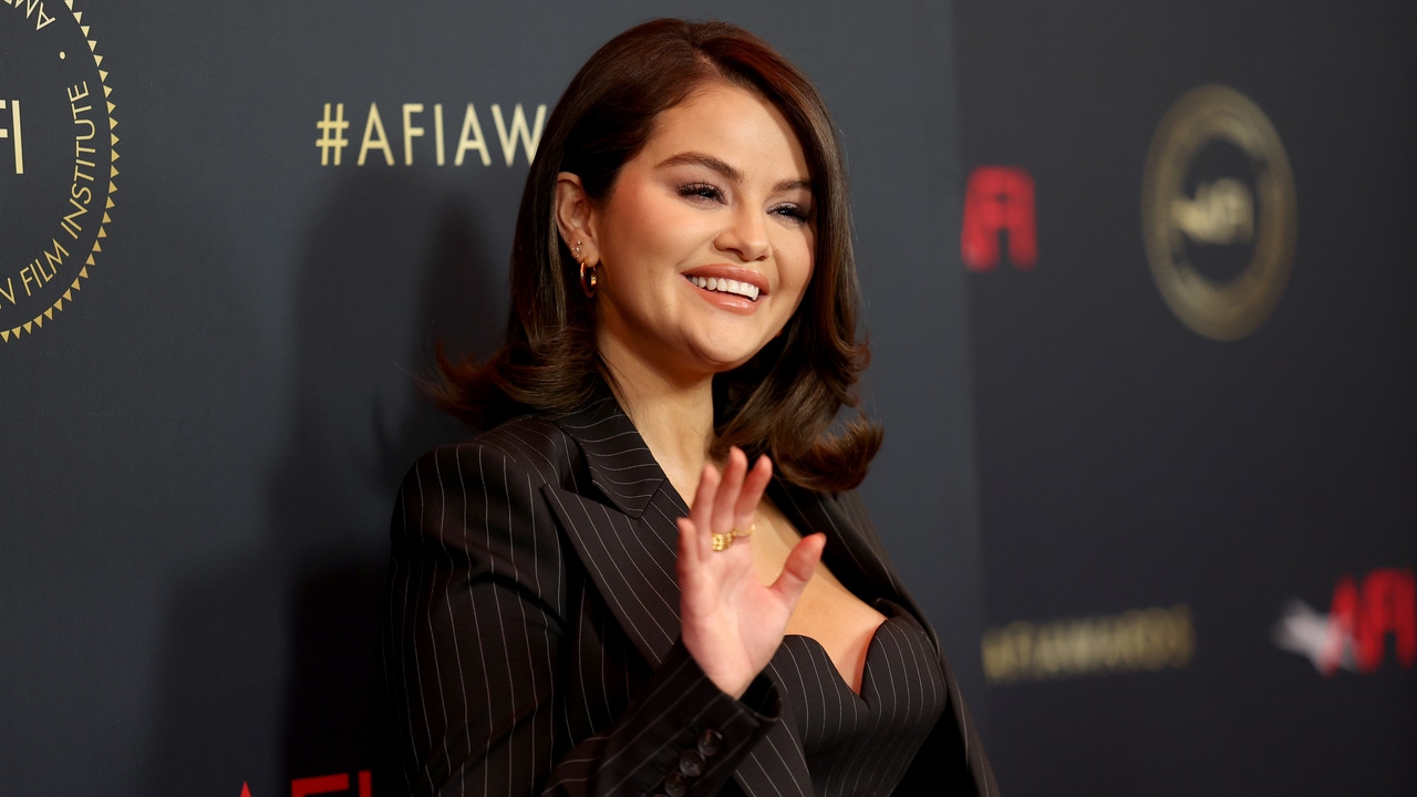 Selena Gomez Compara Dos Fotos Suyas En Bikini Y Lanza Un Poderoso