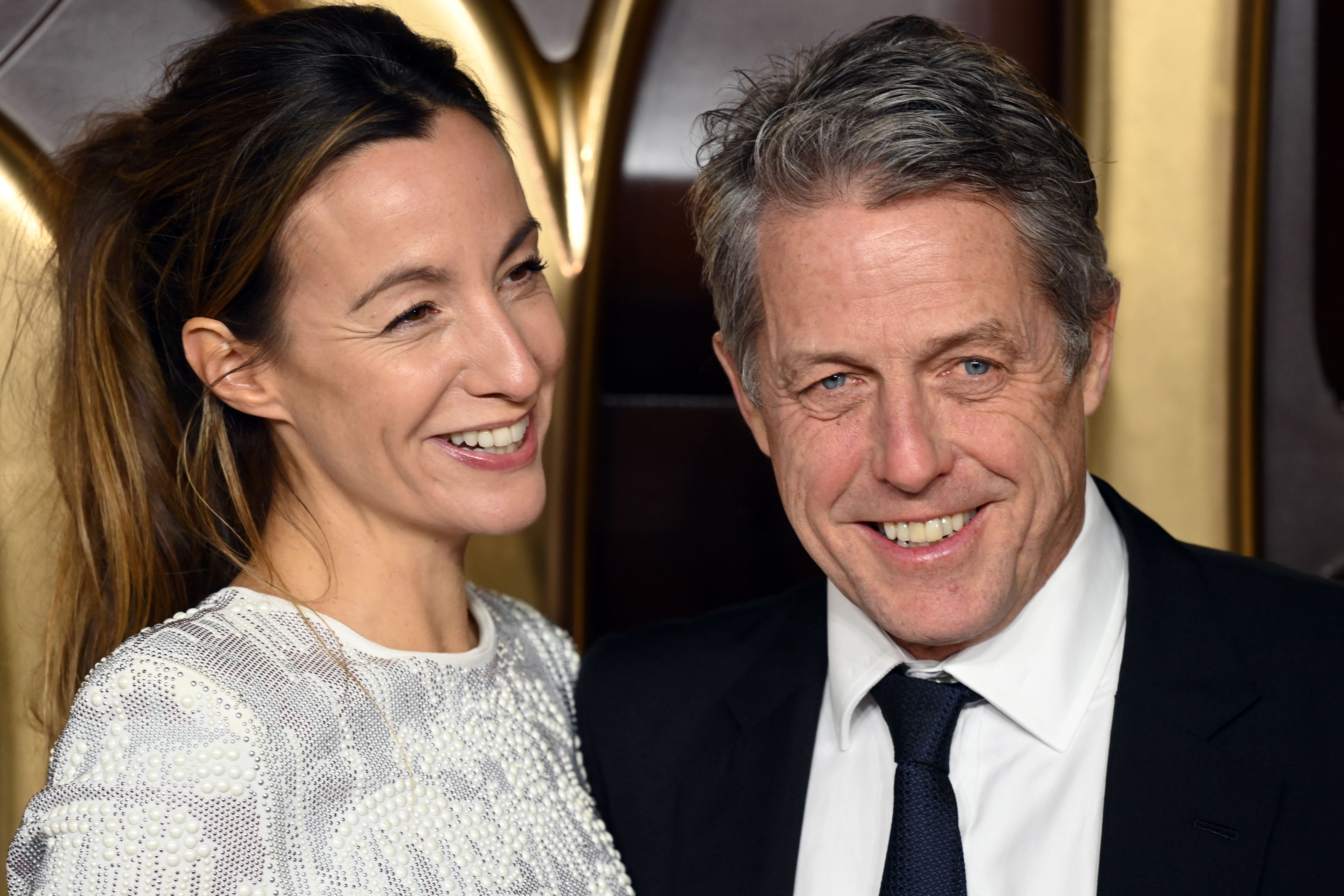 Así es Hugh Grant: su edad, sus cinco hijos con dos mujeres, su ...