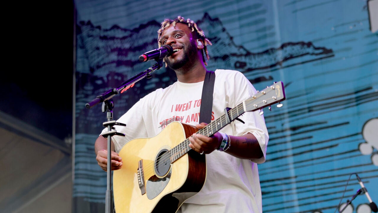 Myles Smith, el joven inglés que traspasa sus fronteras acompañado de ...