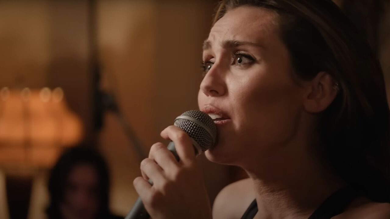 Miley Cyrus canta en directo 'More to Lose' antes del estreno oficial ...
