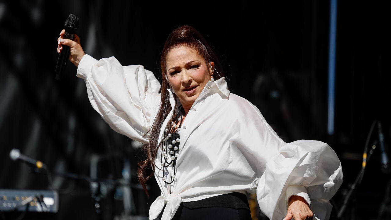 Gloria Estefan sube al escenario a Nathy Peluso y a su familia durante ...