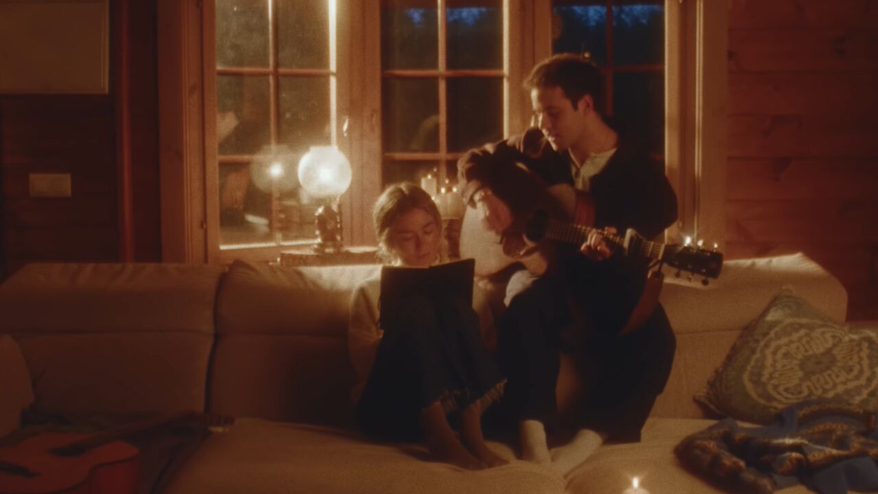 DePol y Moni Motes se unen en 'Me va bien de momento', su nuevo tema de ...