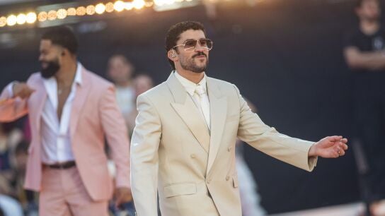 El huracán Bad Bunny aterriza en Barcelona como el rey del reguetón con ...