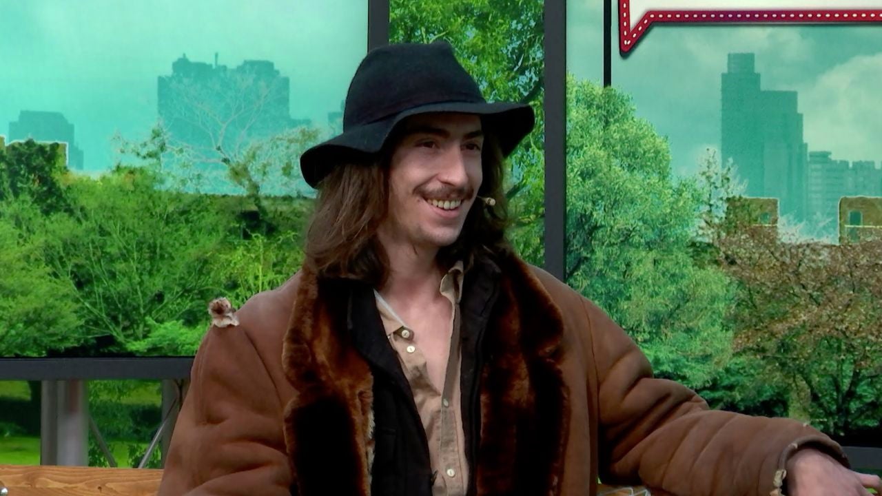 Urko Vázquez: "La mejor forma de escribir es desnudo y con sombrero. Se lo copié a Arturo Pérez ...