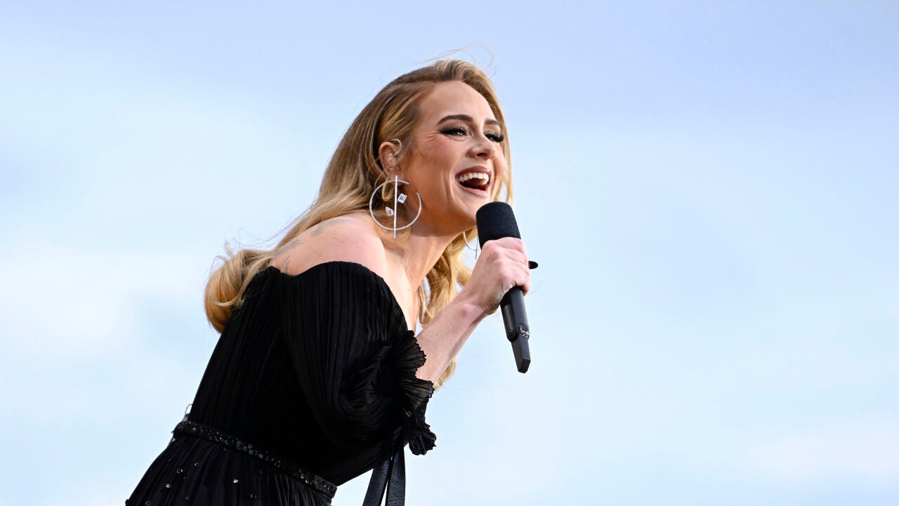 Adele se emociona al recordar su divorcio durante uno de sus conciertos ...