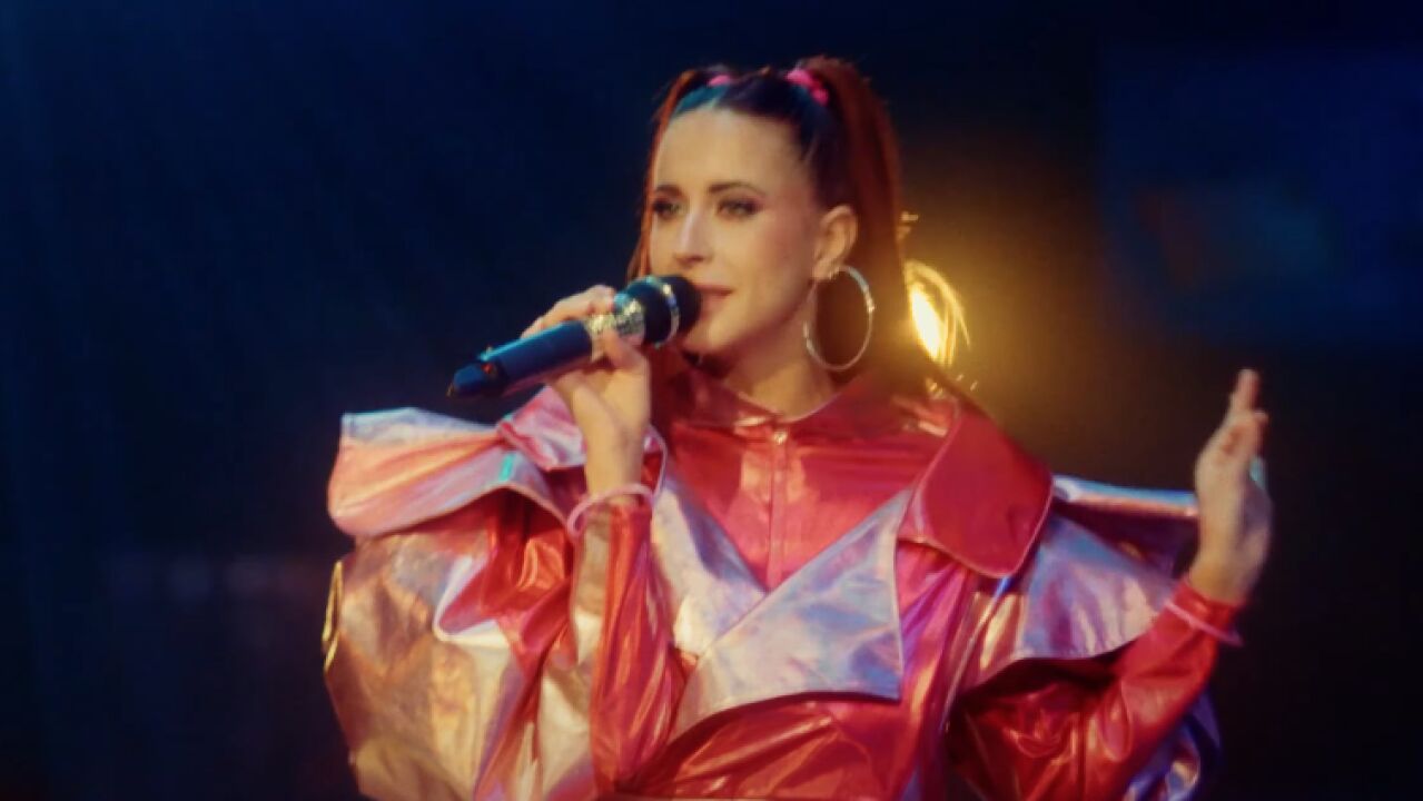 Vicco arrasa con su versión ochentera de 'Pop', la canción de La oreja ...