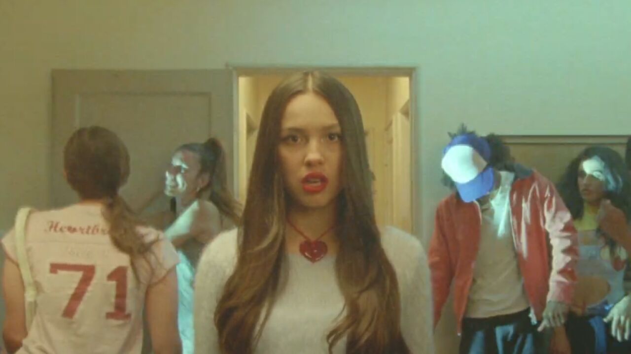 La letra y el videoclip de 'Bad idea right?', la canción de Olivia Rodrigo | Europa FM