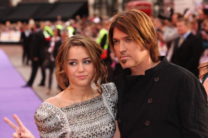 Miley Cyrus recrea la escena final de 'Hannah Montana' doce años ...