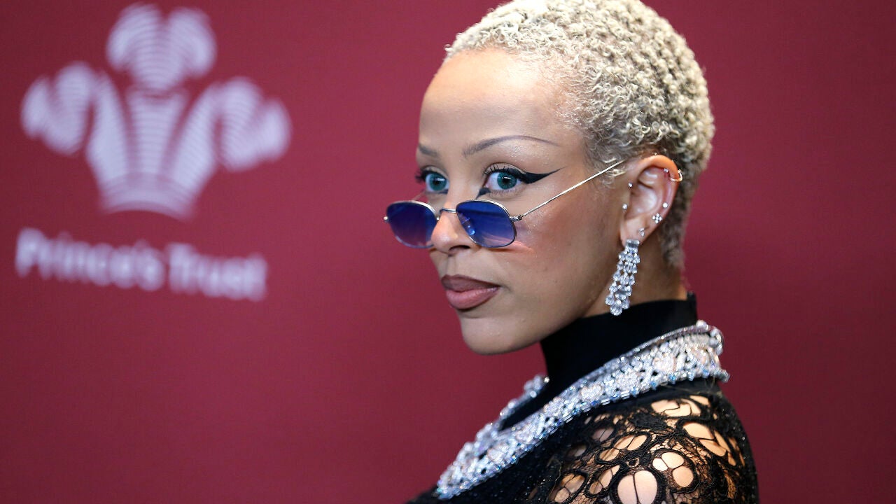 Doja Cat publica la nueva portada de su disco 'Scarlet' tras la ...