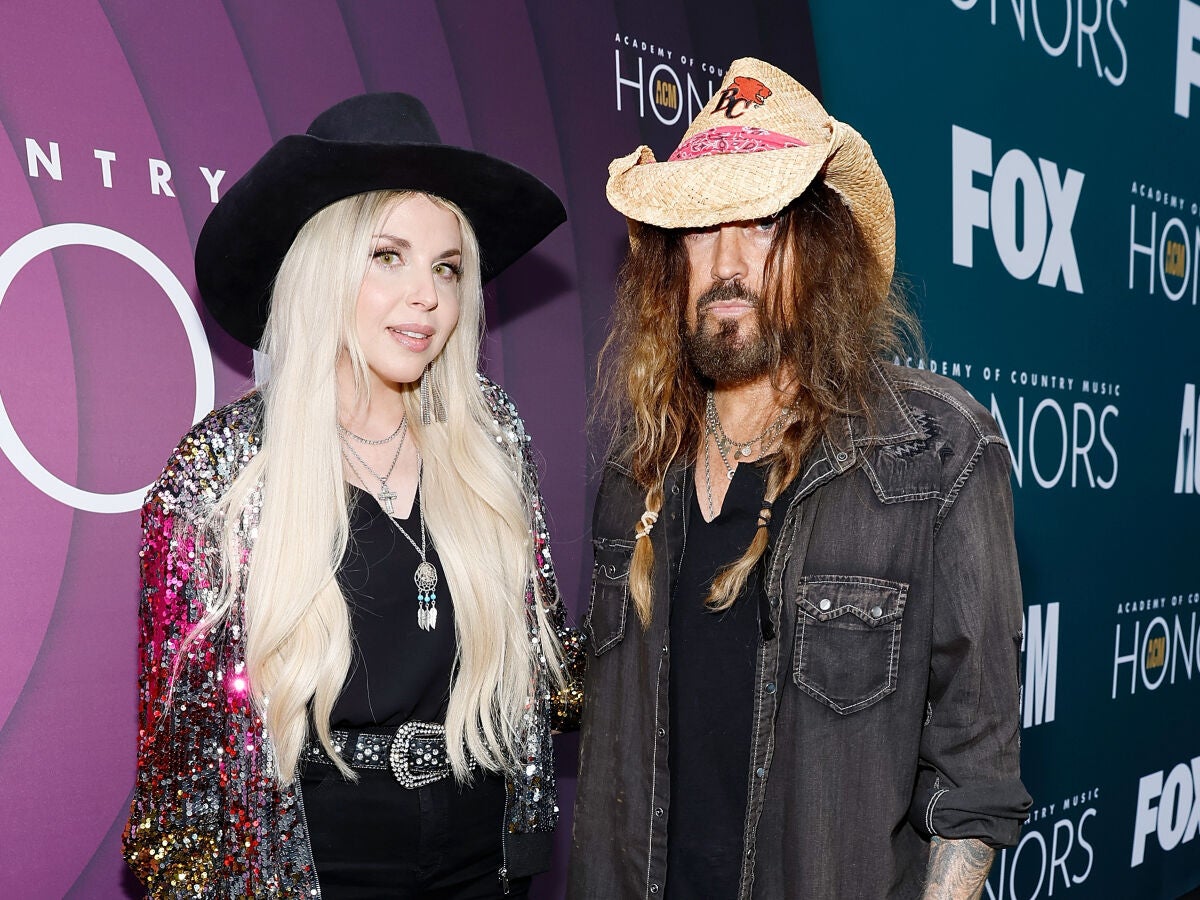 Nueva Novia De Billy Ray Cyrus Billy Ray Está Comprometido Con Una