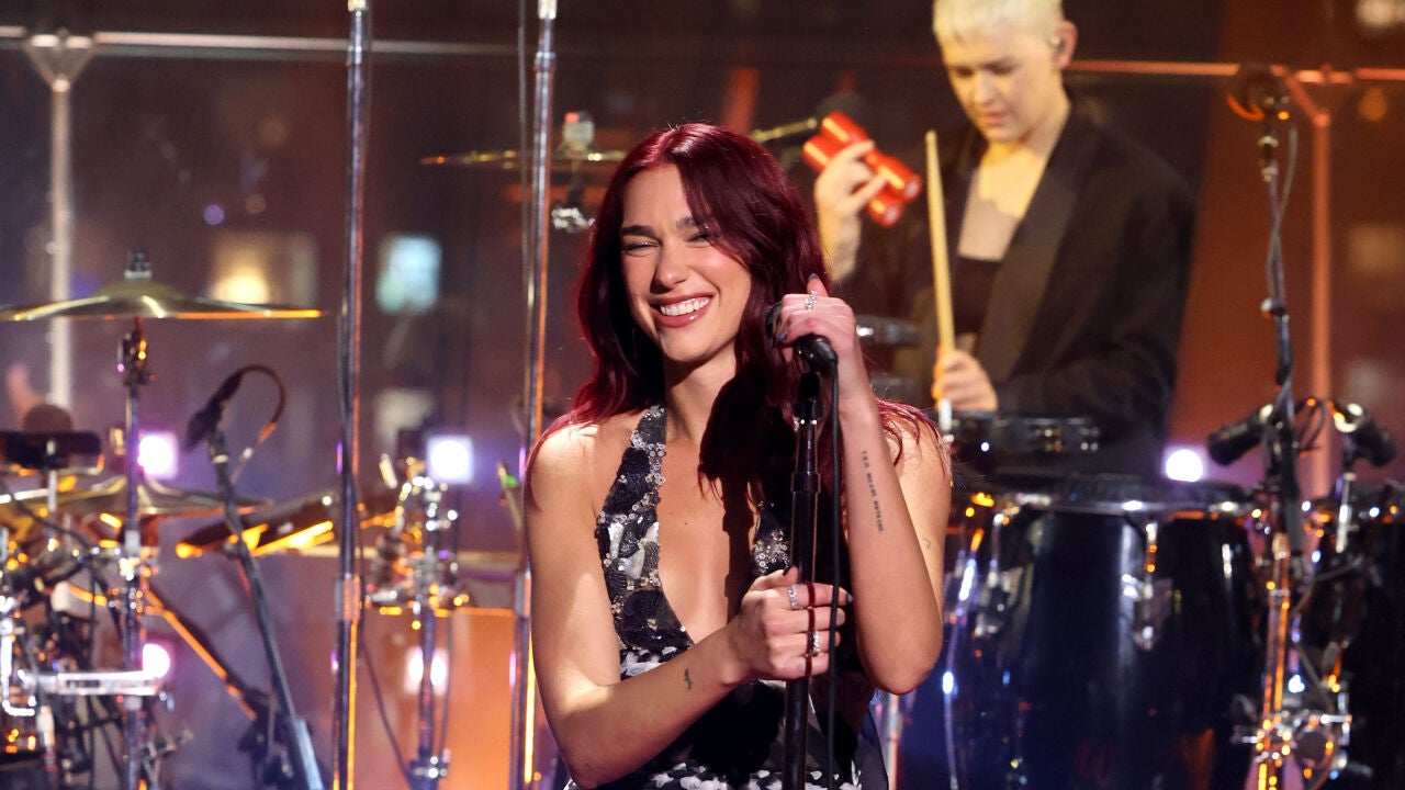 Dua Lipa protagoniza SNL regalando carcajadas y actuaciones | Europa FM