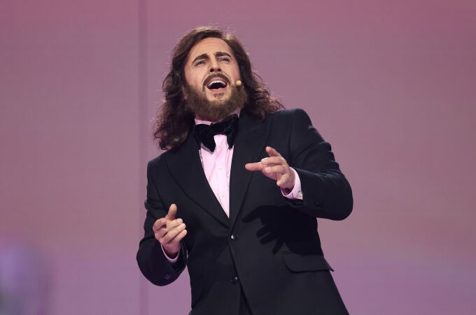 Sebastián Yatra y Miguel son puro sentimiento cantando 'Cómo mirarte ...