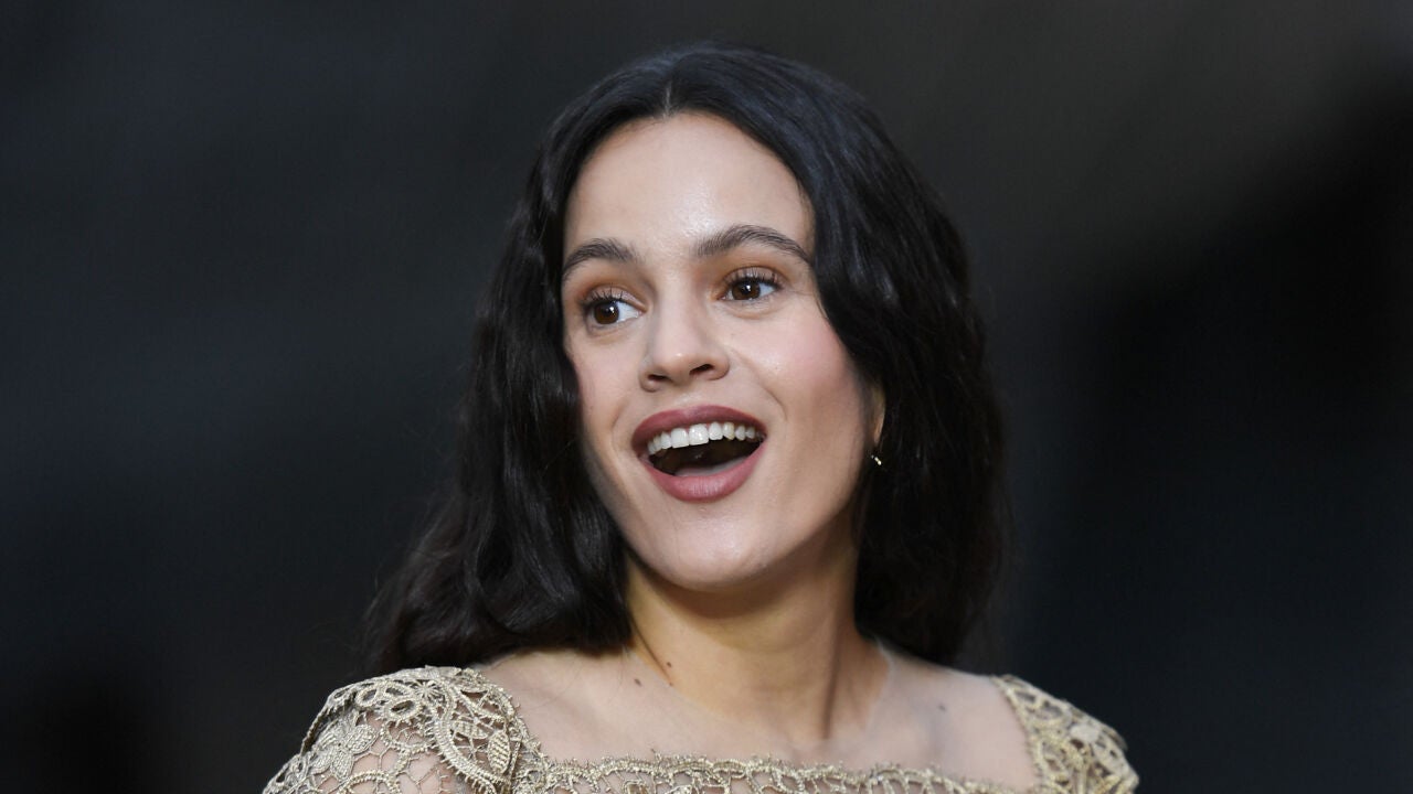 Rosalía no se ha borrado (todavía) el tatuaje que se hizo en honor a ...