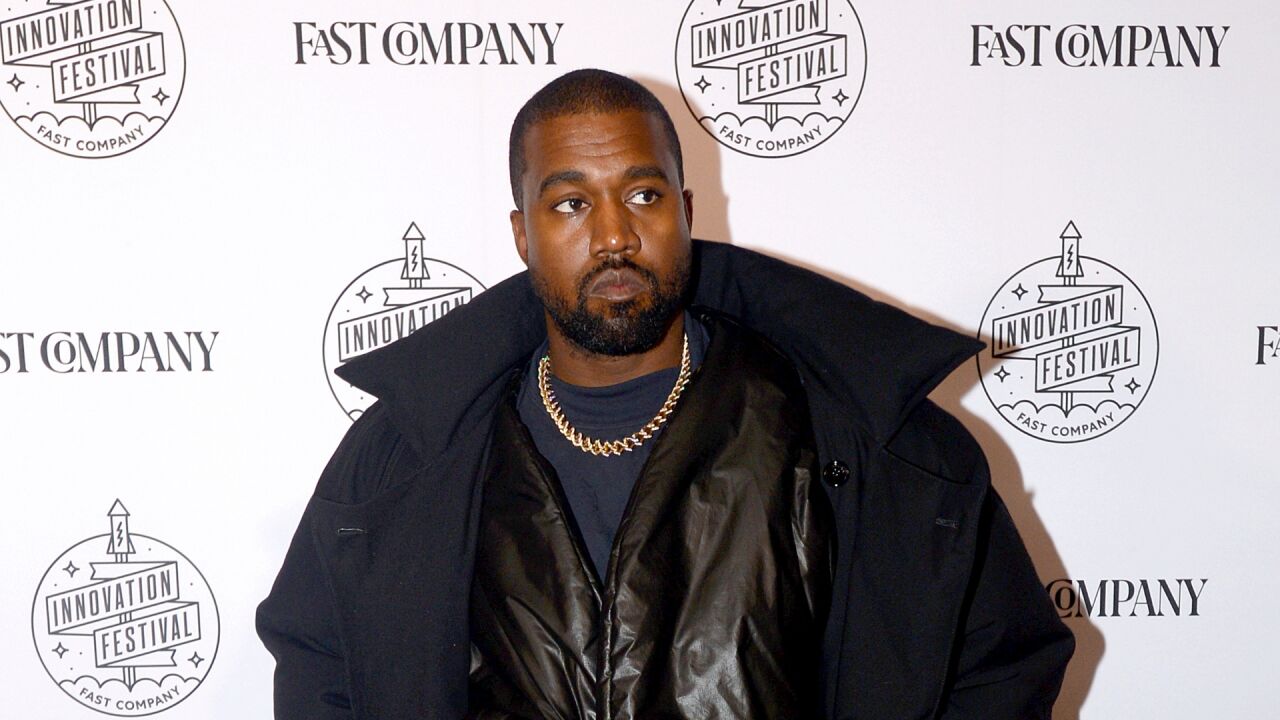 Un excolaborador de Kanye West le acusa de haber vestido una camiseta ...