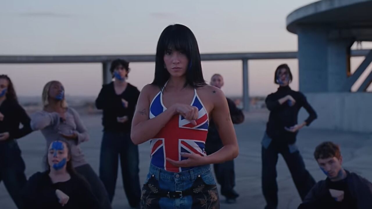 Las teorías sobre el significado del símbolo que hace Aitana al final del vídeo de 'Segundo ...