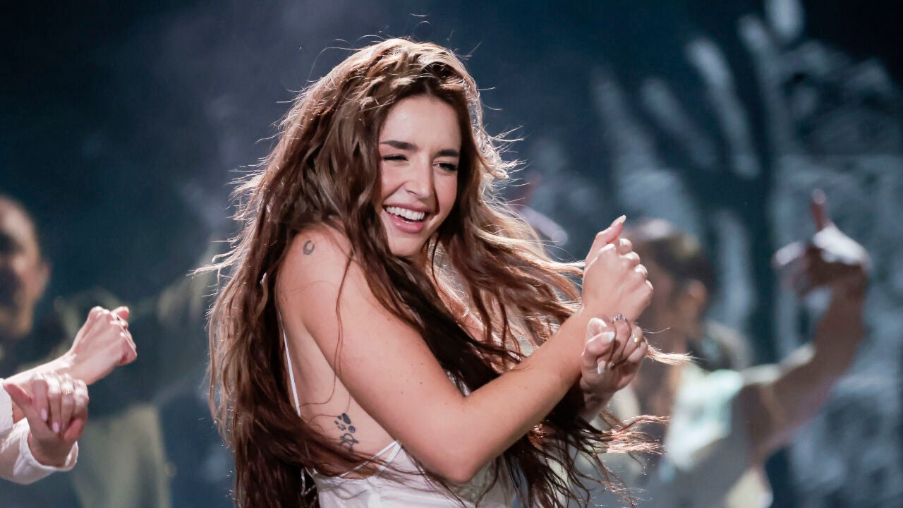 La bonita dedicatoria de Lola Índigo a Lorca después de su homenaje al poeta en los Goya 2025 ...