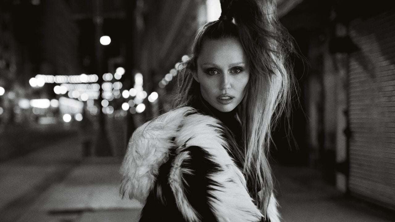 Miley Cyrus adelanta cómo suena 'Easy Lover', canción de su disco ...