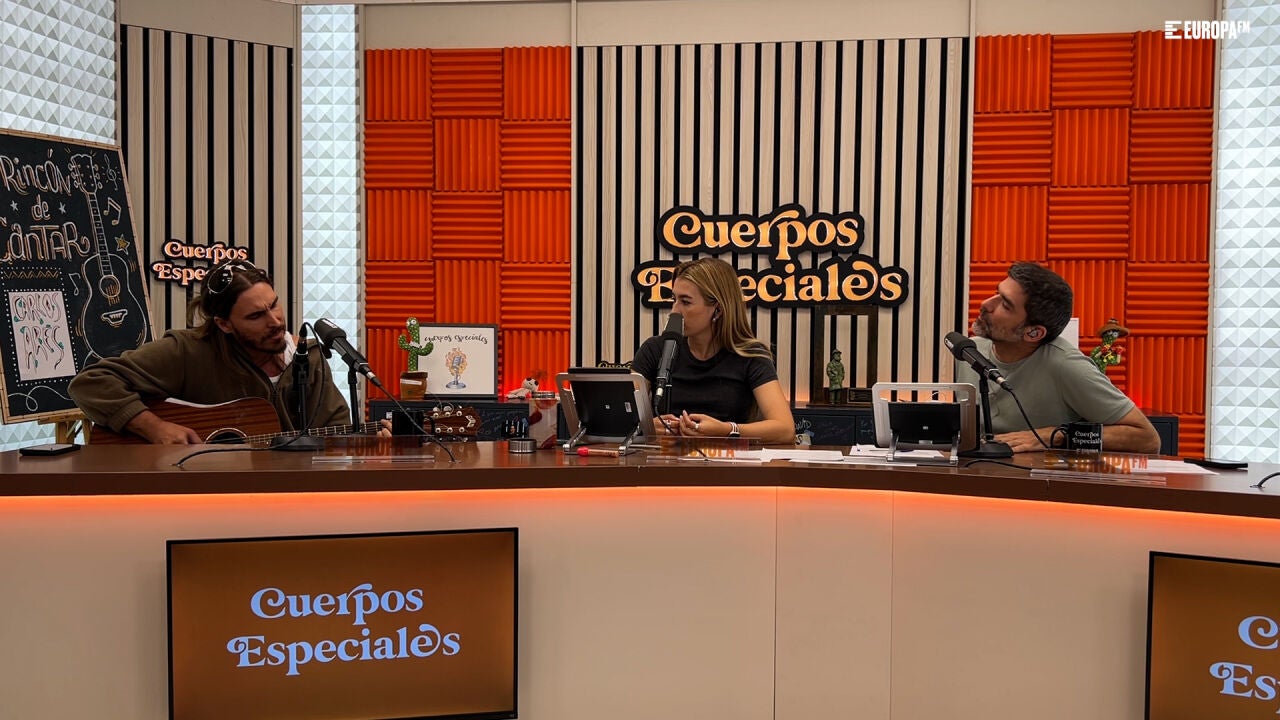 Carlos Ares canta por primera vez en directo su nuevo single 'Collar ...